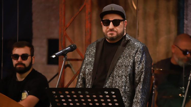 გელა გნოლიძე უტიფარია დამირეკა და მითხრა ბებიების ჩაბანით ხარ